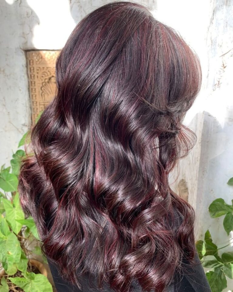 14 Chic & Modern Stacked Haircuts That Are Turning Heads in 2025 ...