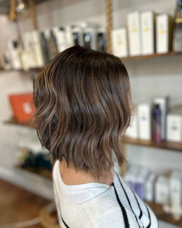 14 Chic & Modern Stacked Haircuts That Are Turning Heads in 2025 ...