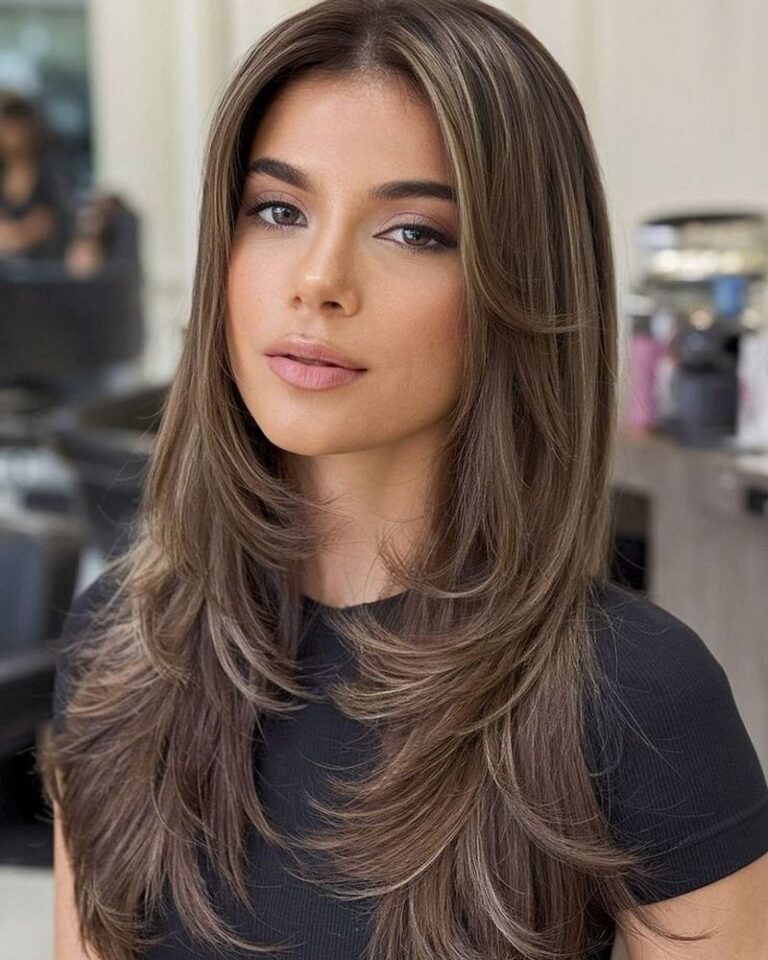 14 Chic & Modern Stacked Haircuts That Are Turning Heads in 2025 ...